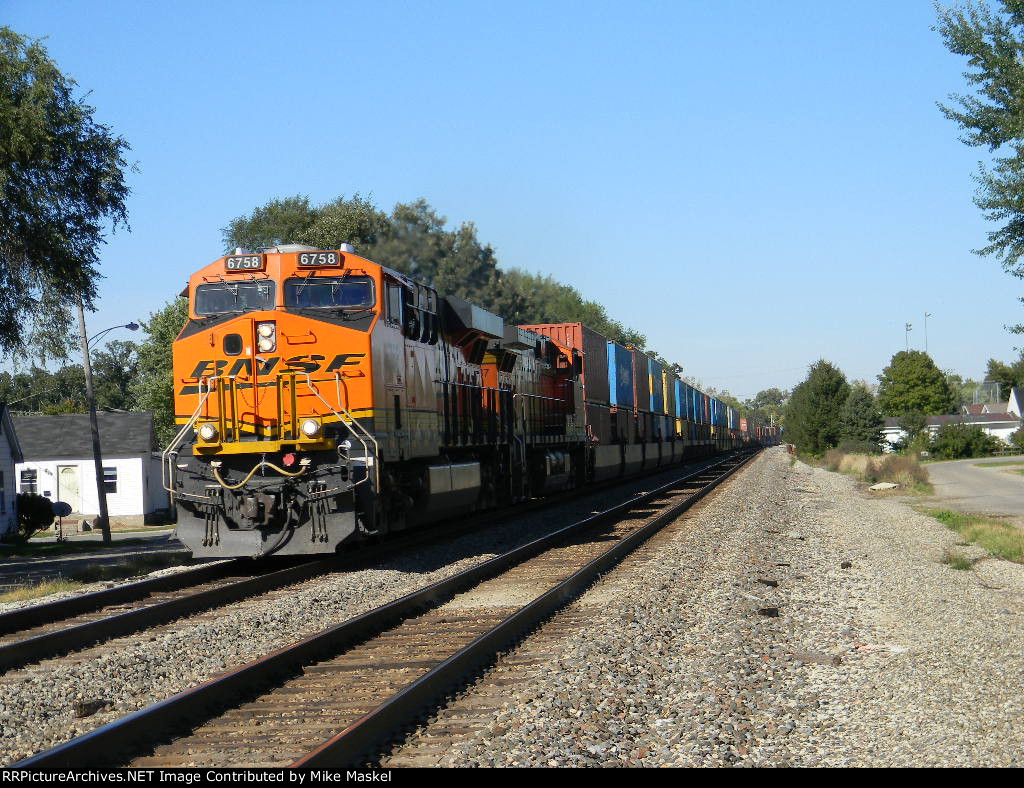 BNSF 6758